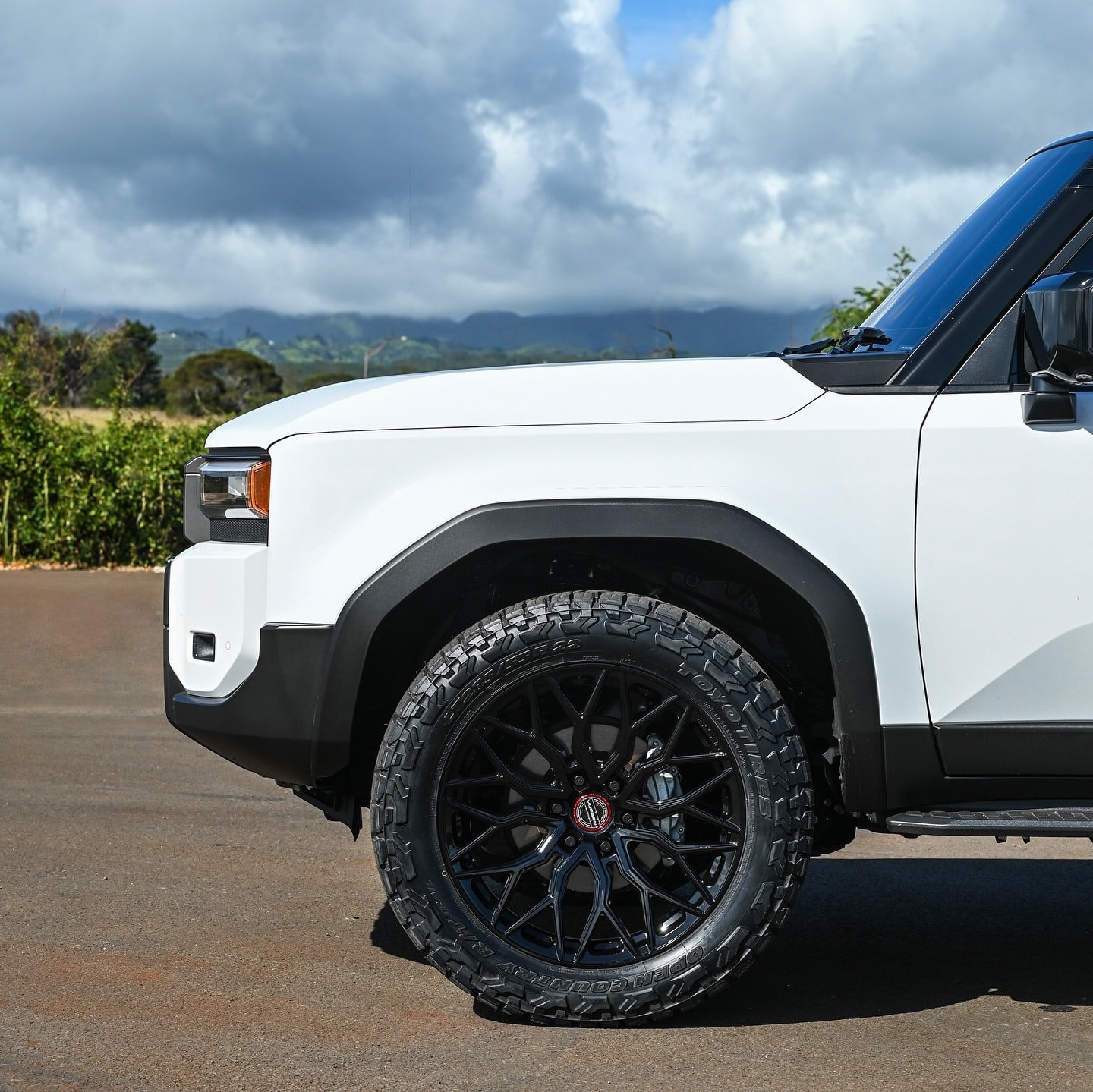 White and Black, Lifted Toyota Land Cruiser Looks Like an Off-Road ...